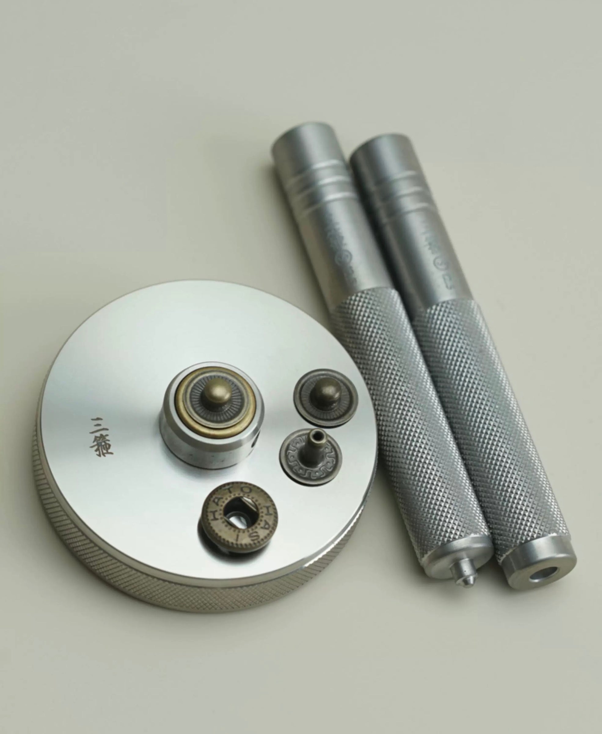 Snap Buttons Installing Anvil – Charismaleathertools